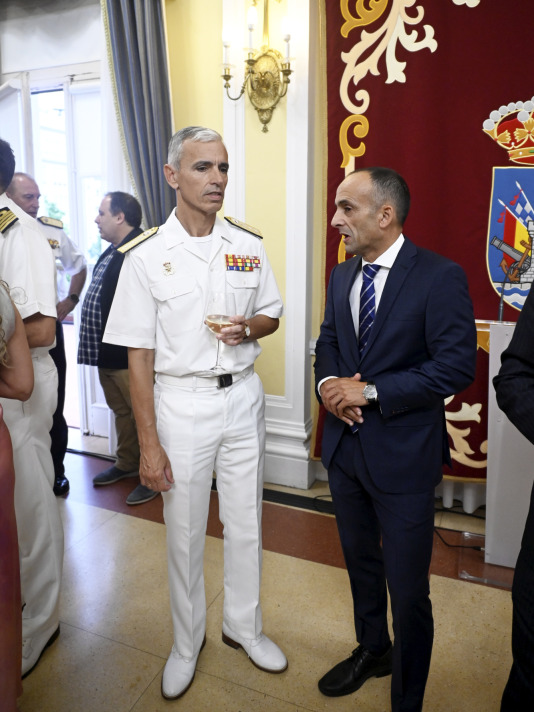 Recepción del Concello a la dotación del Elcano, en imágenes
