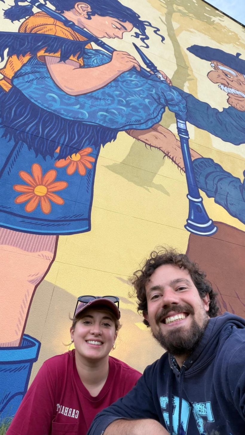 Ortigueira estrena nuevo mural que aúna la música y la tradición