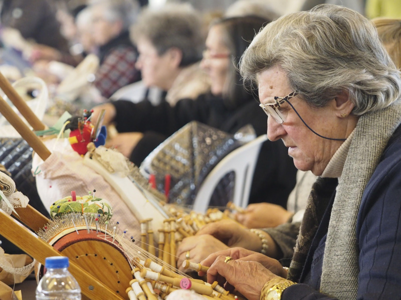 El arte de palillar: una actividad artesanal en Fene que aporta mucho ...