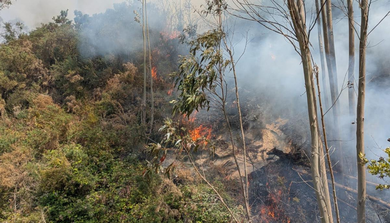 Activo un incendio en A Capela que ya ha calcinado más de 20 hectáreas