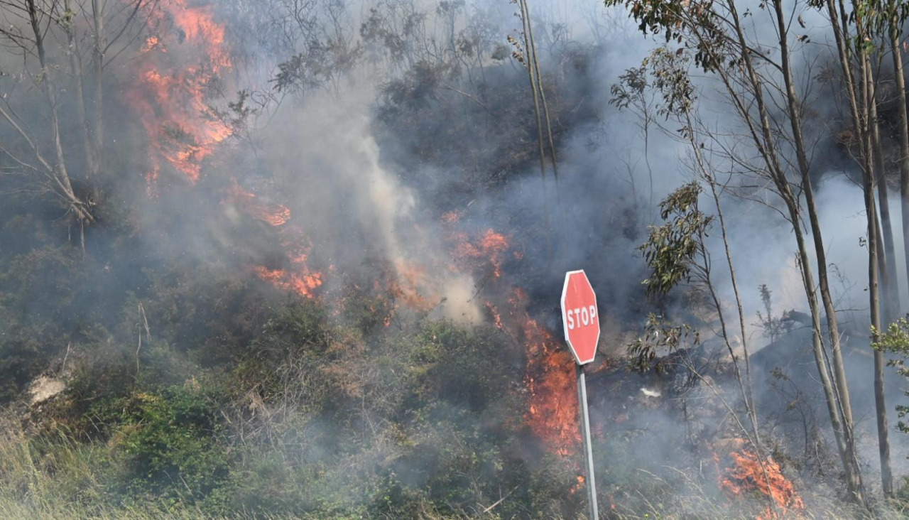 Activo un incendio en A Capela que ya ha calcinado más de 20 hectáreas