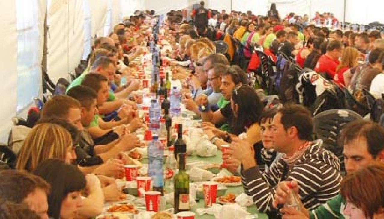 Más de dos mil moteros se citaron en la fiesta de Club Fojeteiros Narón