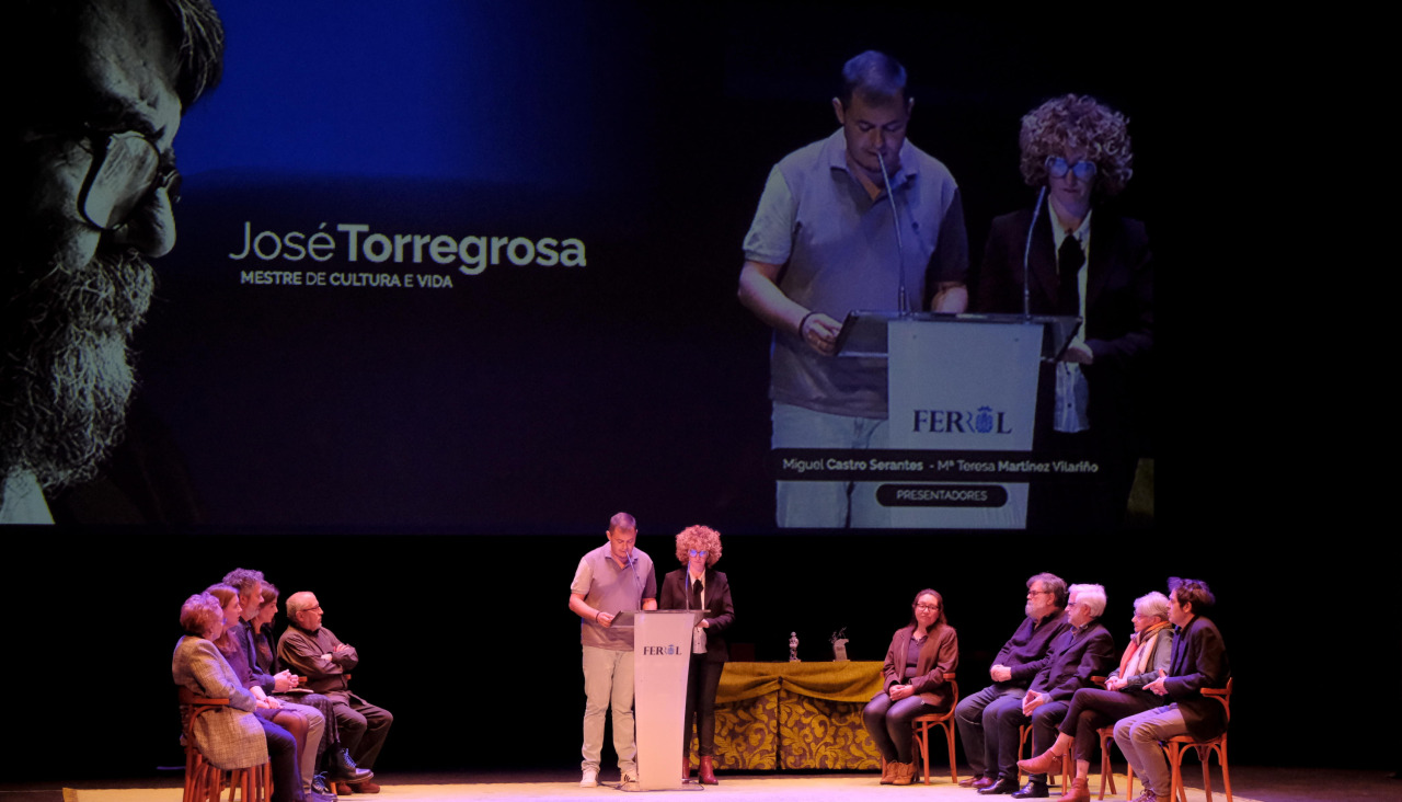 Numeroso público y amigos arroparon a José Torregrosa en su merecido ...
