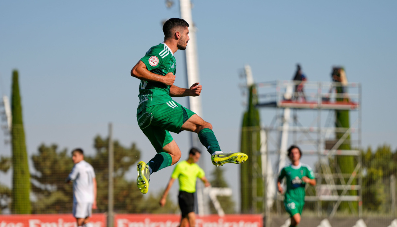 Tres de tres para el Racing de Ferrol (0-1)