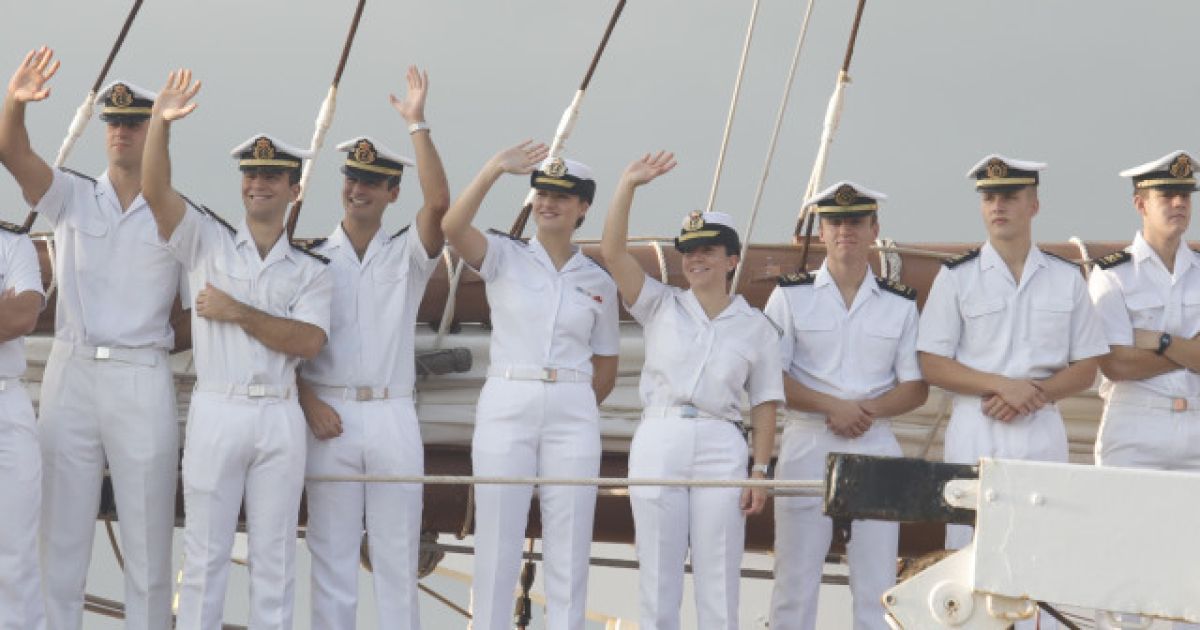 La visita del "Juan Sebastián de Elcano": recepciones, controles de ...