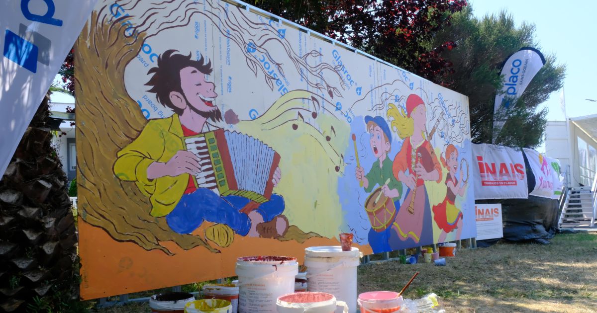 A pegada do Perla Mural Fest enche de arte urbano as rúas de Fene, con ...