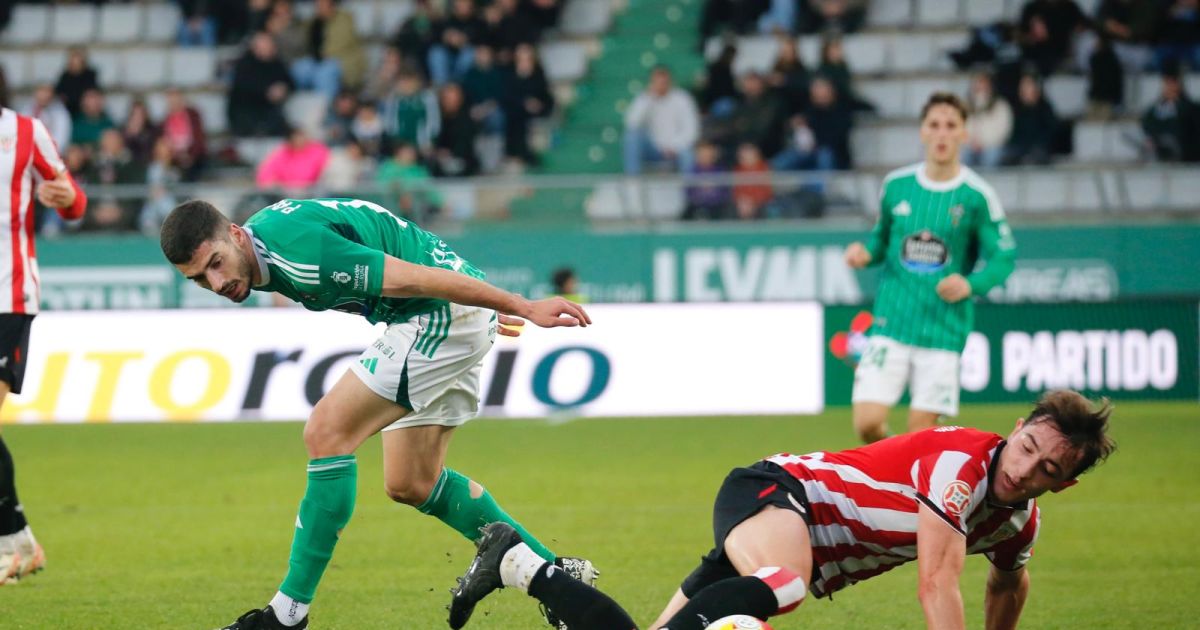 El Racing de Ferrol sale de la zona noble
