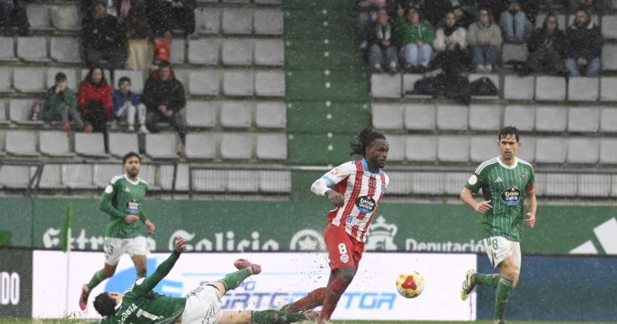 Un punto que le sabe a poco al Racing de Ferrol (1-1)