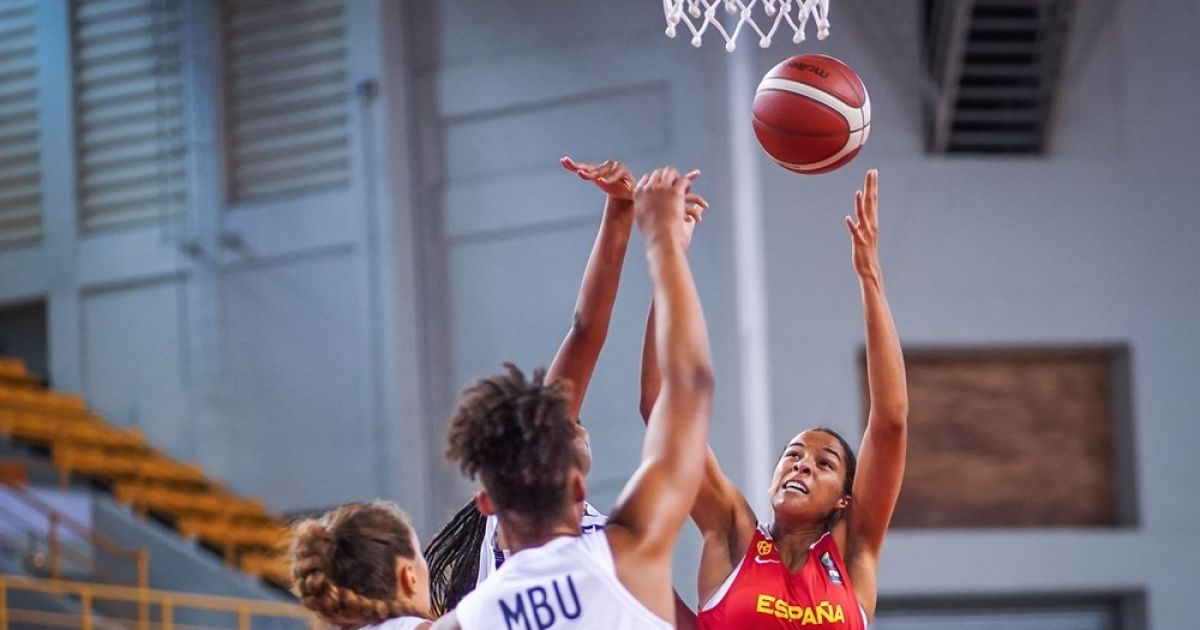 El Baxi Ferrol incorpora a la interior Tayra Eke